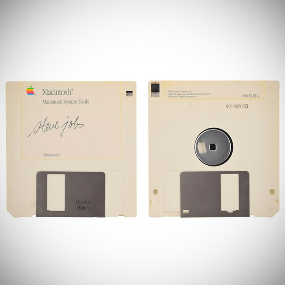 This Floppy Disk Signed by Steve Jobs Could Sell for Over $5,500 - TechEBlog