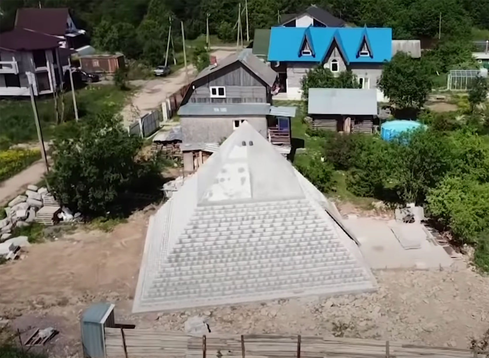 Couple Use Modern Tools to Build a Concrete Replica of the Pyramid of ...