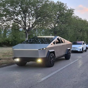 Man Builds Incredible NASA Lunar Lander Home, Here's a Look Inside ...