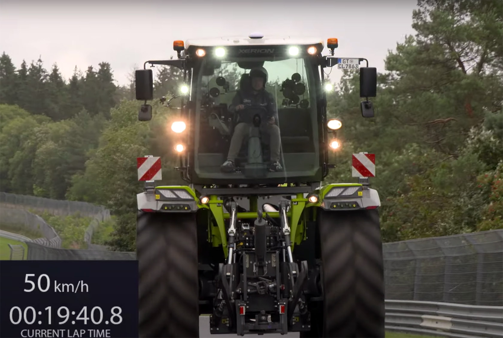 Claas Xerion 5000 Trac VC is a 500HP Tractor That Completed a Hot Lap ...