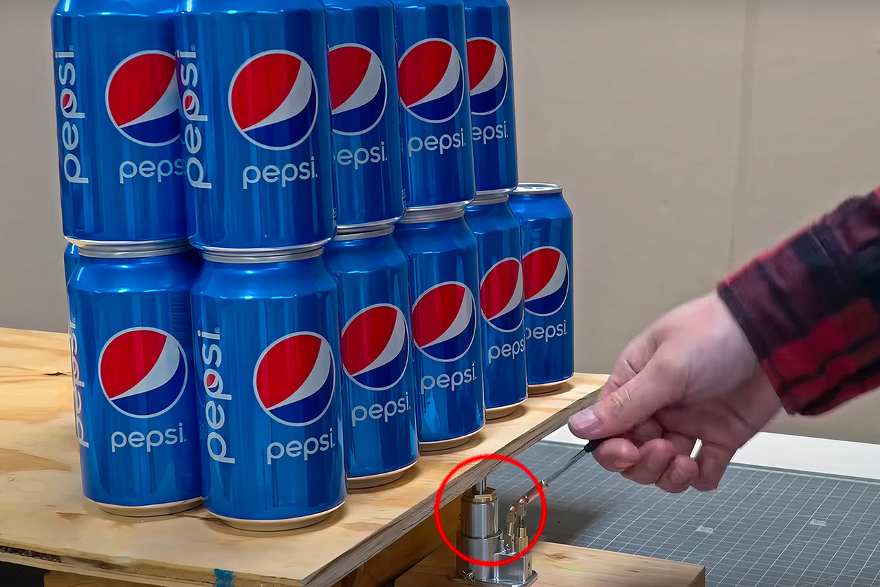 Functional Palm-Sized Hydraulic Jack is World's Smallest - TechEBlog