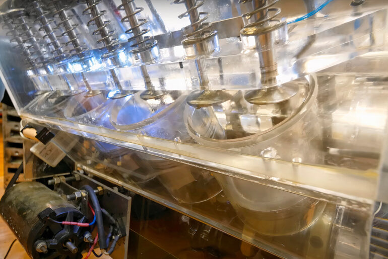 Transparent Engine Shows How Everything Inside Works - TechEBlog