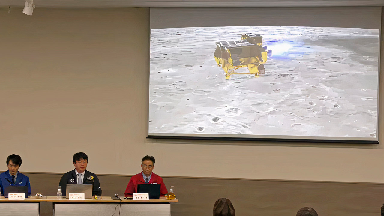 JAXA's SLIM Smart Lander Spacecraft Lands On the Moon in an Unexpected ...