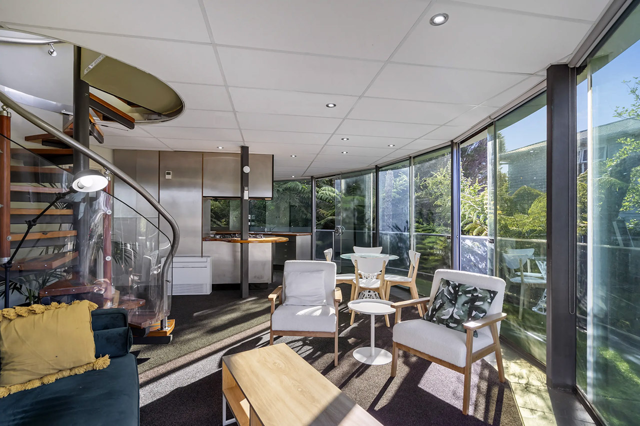 360-Degree Rotating 'The Lighthouse' Home Completes Full Rotation in 33 ...