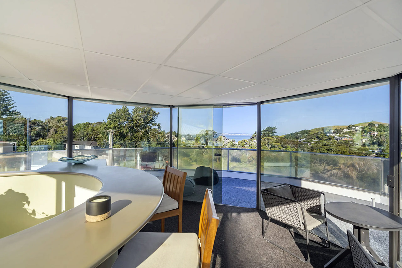 360-Degree Rotating 'The Lighthouse' Home Completes Full Rotation in 33 ...