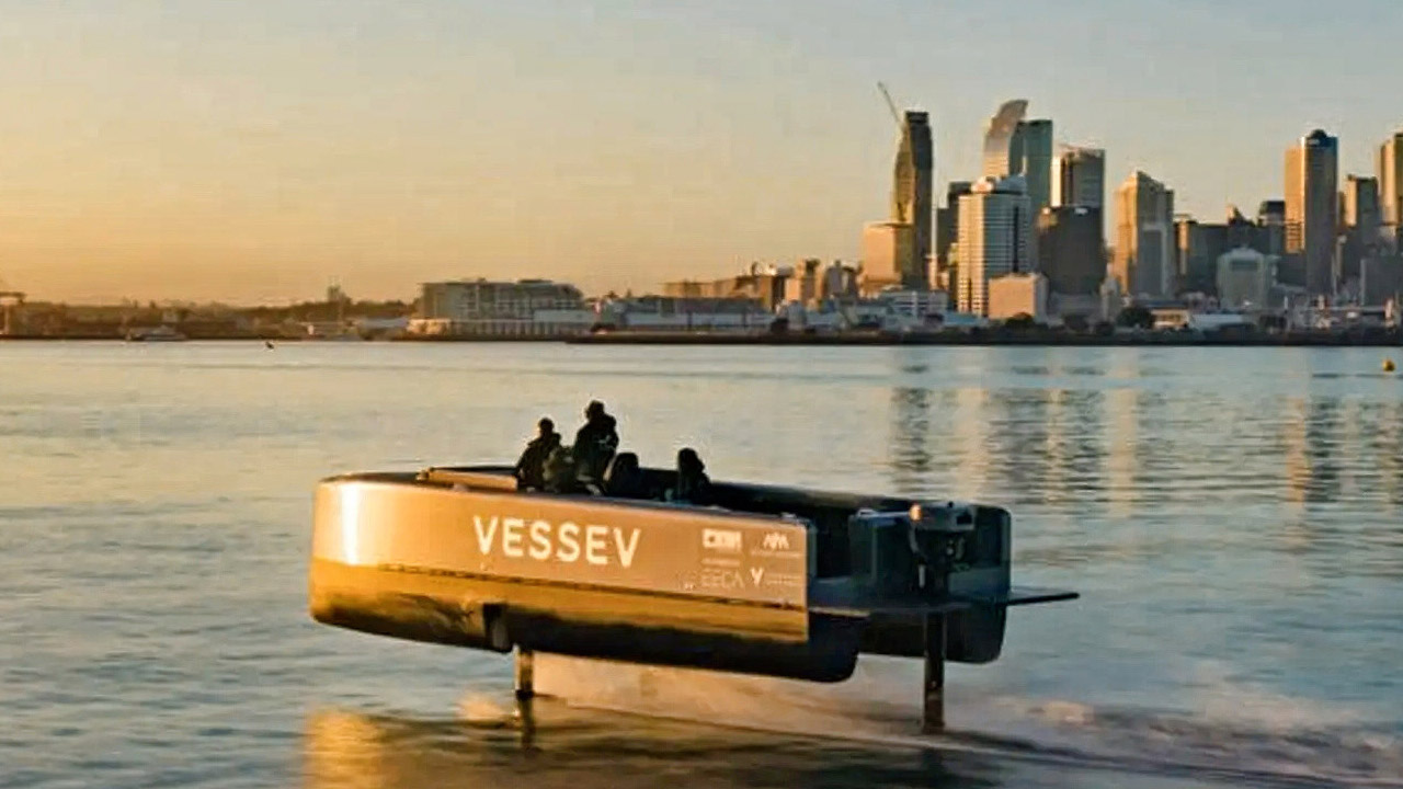 Vessev VS-9 is World's First Luxury Electric Hydrofoil - TechEBlog