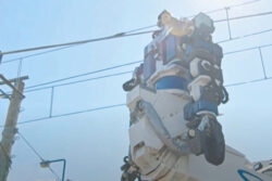 West Japan Railway Begins Using Giant Humanoid Robot for Line ...