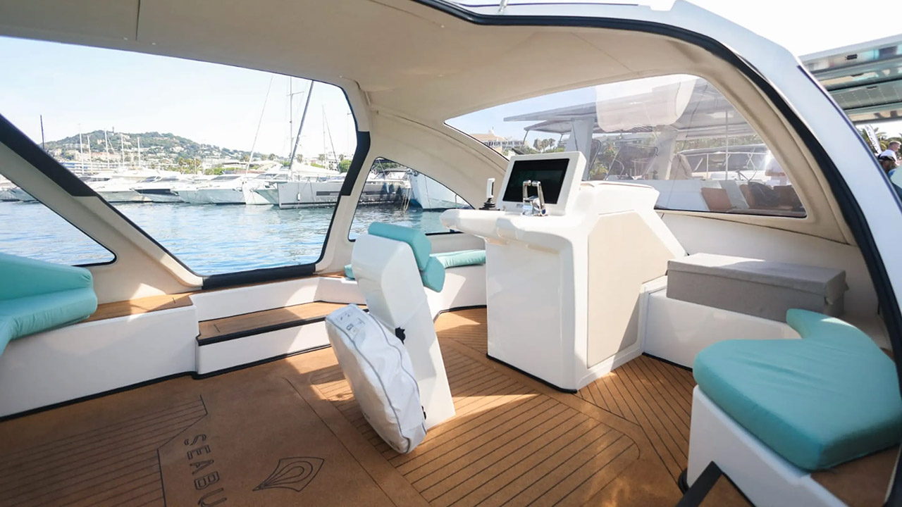 SeaBubbles' New Smart Bubble Hydrofoil Water Taxi Soars Over Water ...