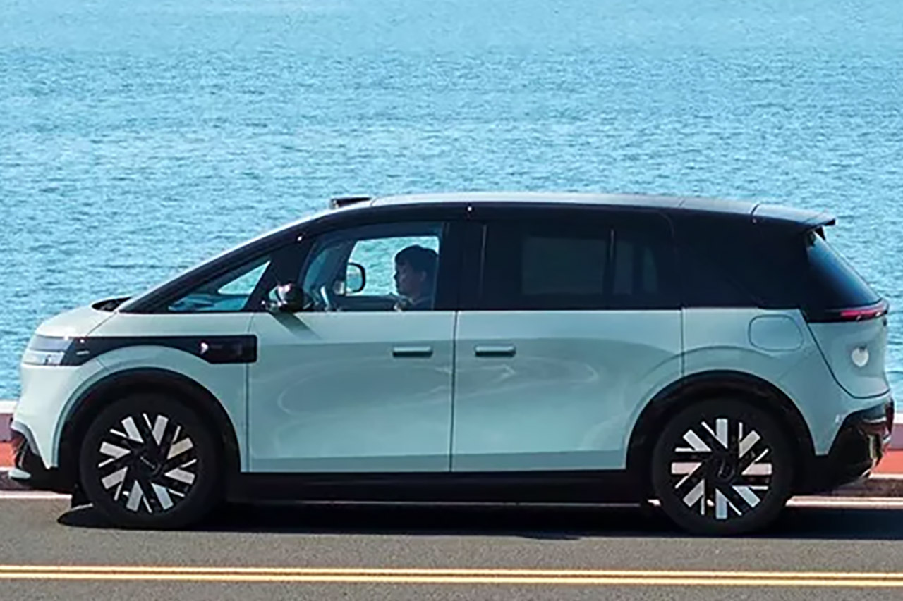 All-Electric Zeekr Mix MPV Features SEA-M Architecture, Two Battery ...