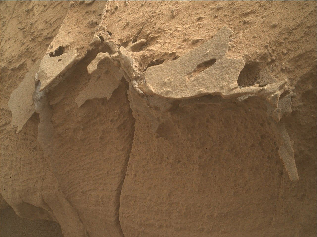 NASA's Curiosity Mars Rover Captures Plate-Like Rocks Near the Gediz ...