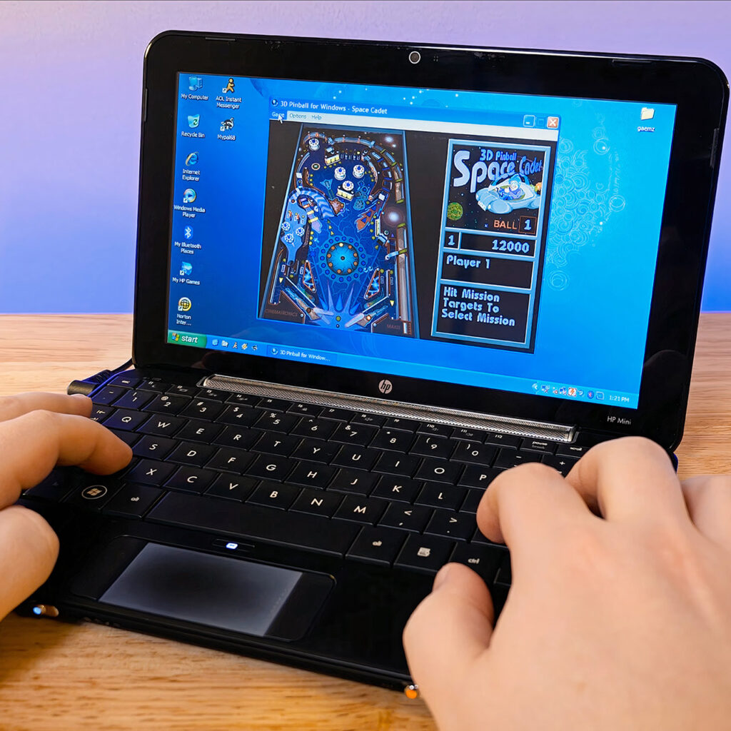 Fascinating Look Back at the Fujitsu LOOX F-07C, a Smartphone from 2011 ...