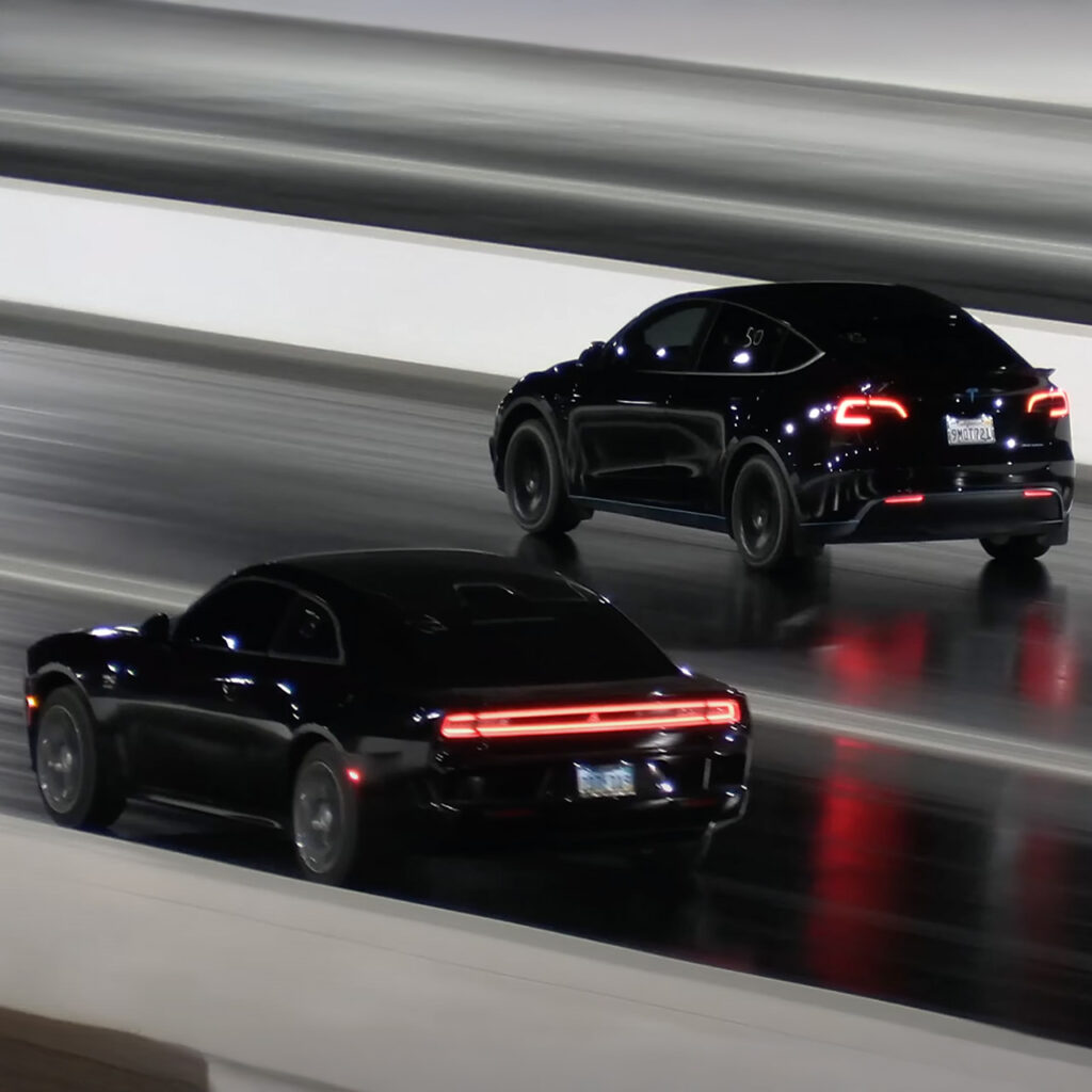 Driverless Tesla Model Y Robotaxi Seen In-Action for the First Time in ...