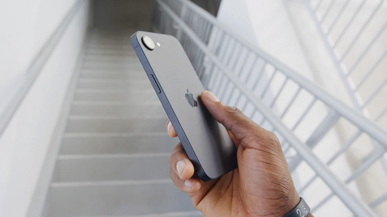 Hands-On Review of iPhone 16e Shows Why it May Not be the Perfect SE ...