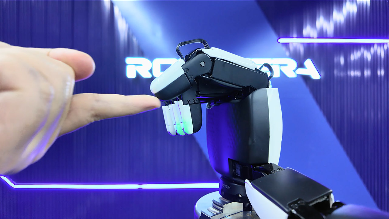 Robotera's XHAND1 is a Robotic Hand Designed for Esports Gaming - TechEBlog
