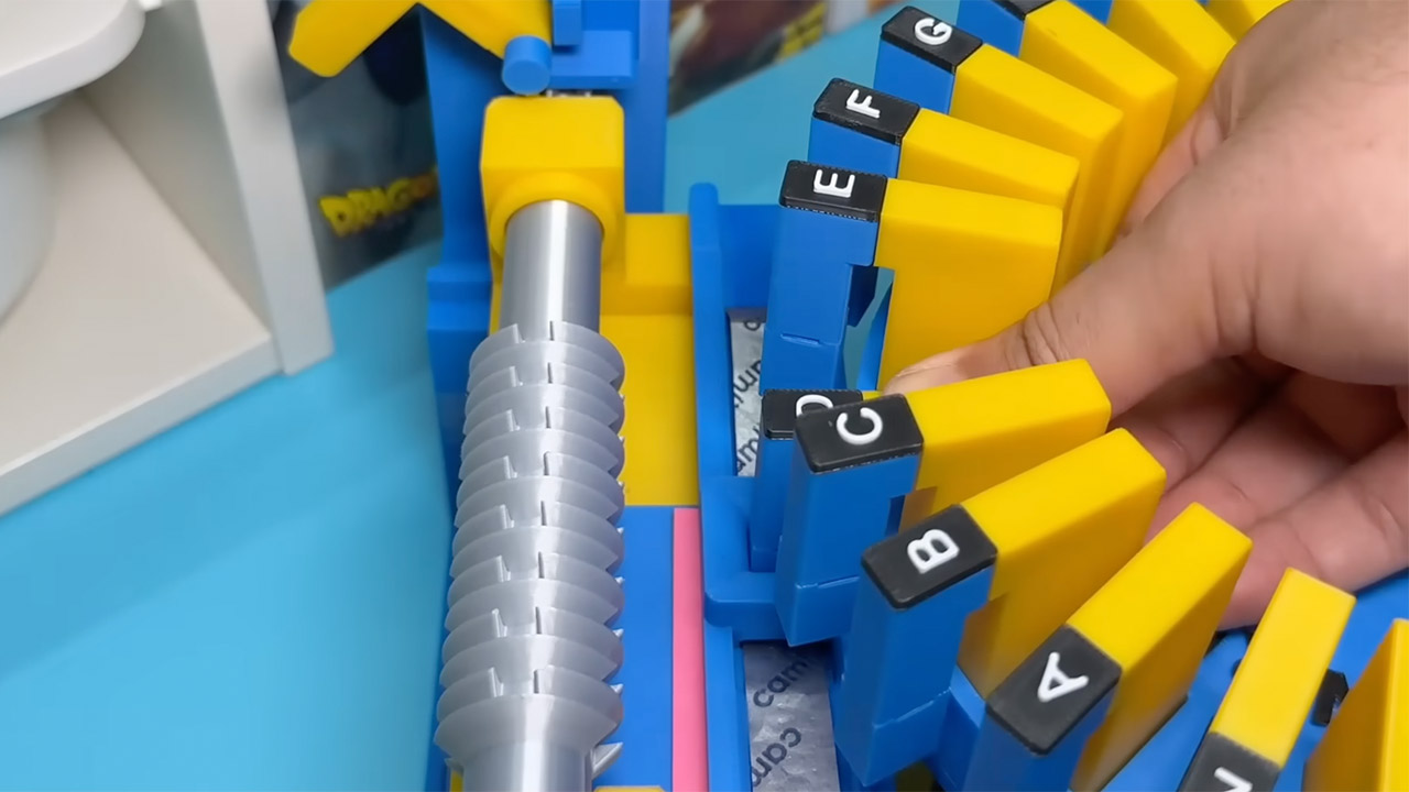 Inventor Creates 3D-Printed Typewriter with Unconventional Design That ...