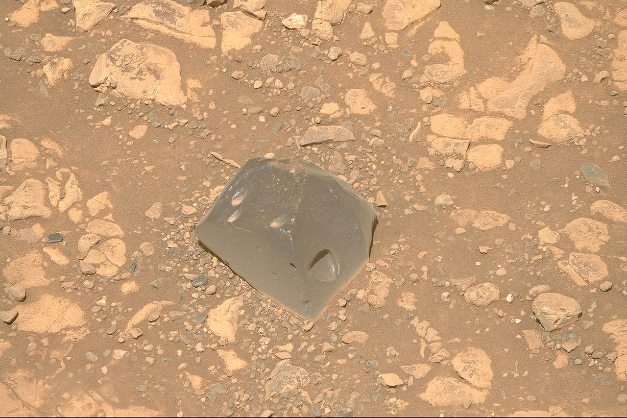 NASA's Perseverance Mars Rover Captures Skull-Like Rock in Jezero ...