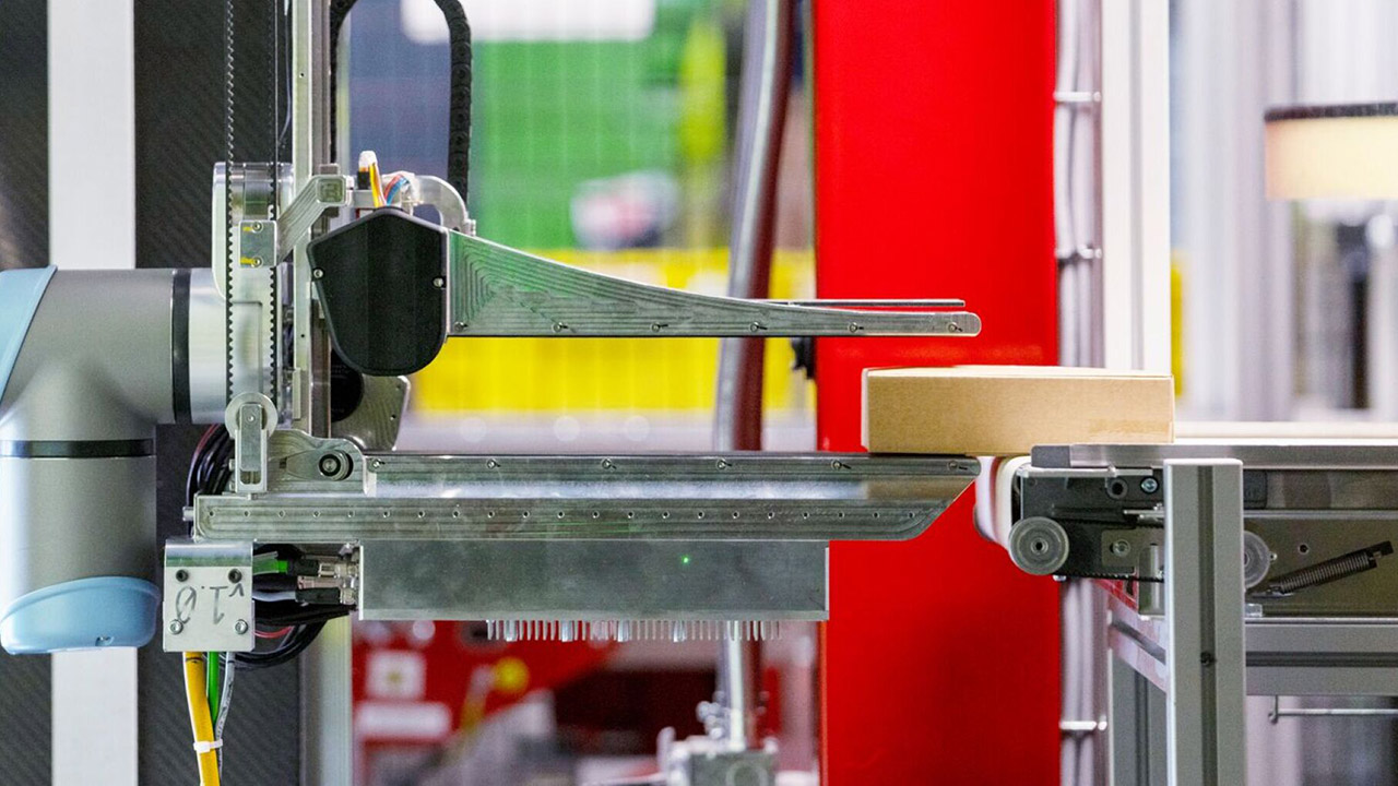 Vulcan is Amazon's First Self-Developed Robot with a Sense of Touch ...