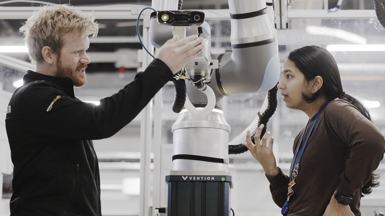 Vulcan is Amazon's First Self-Developed Robot with a Sense of Touch, Thanks to AI-Powered ...