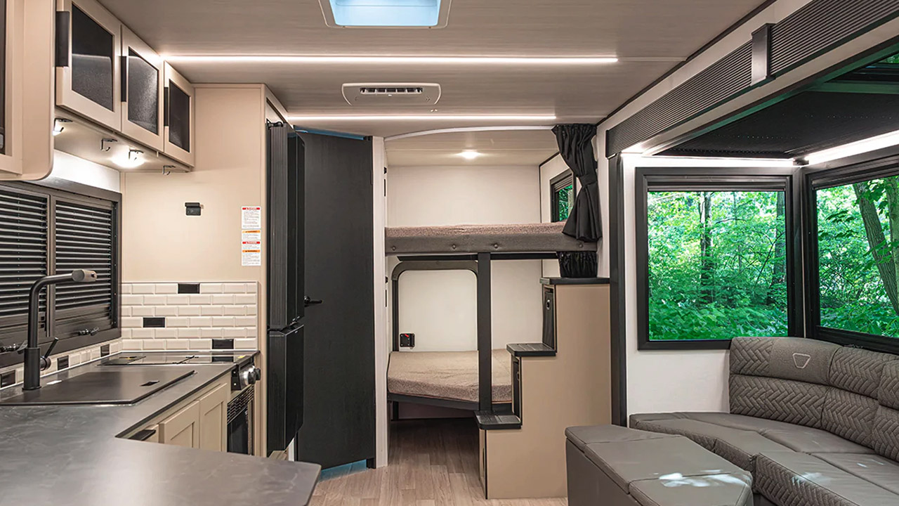 Keystone's Walkabout 26MAX Lets You Live Off the Grid in Luxury - TechEBlog